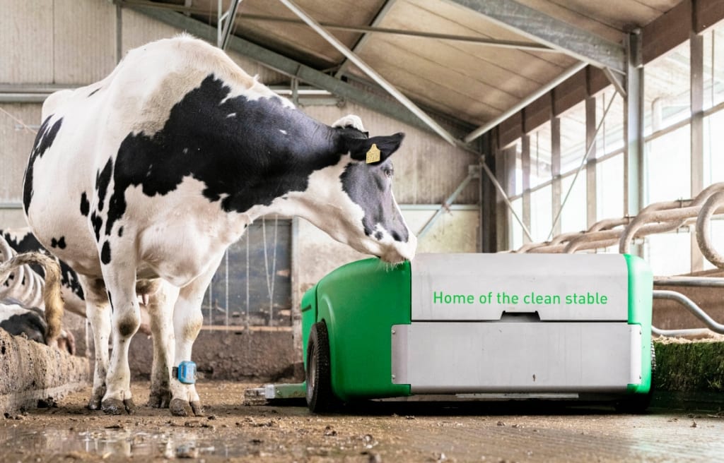 JOZ TECH Barn E Scrapes & Collects - T H WHITE Dairy